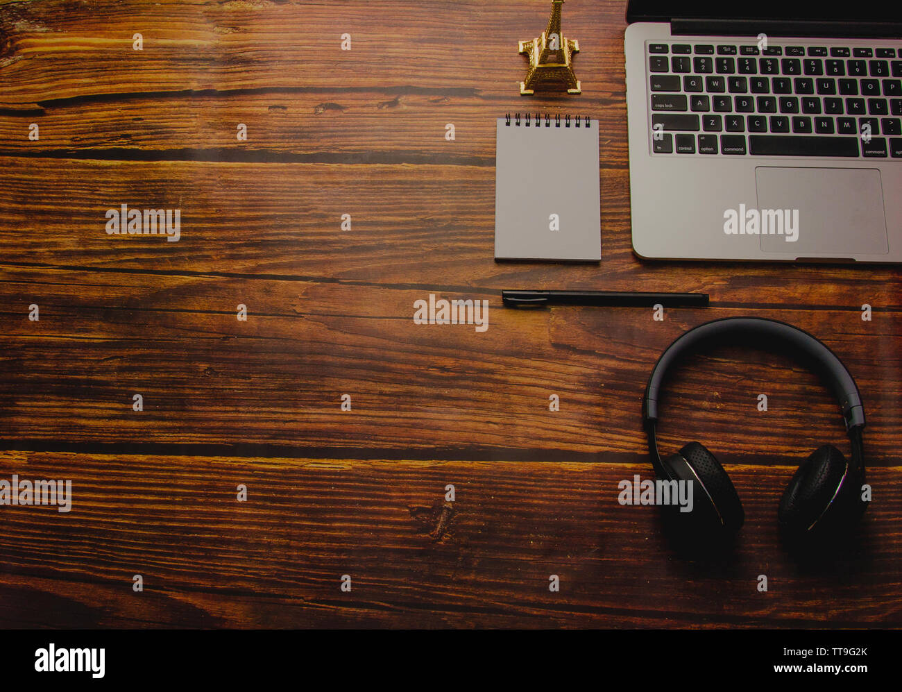 Flat lay flat lay with computer keyboard hi-res stock photography and ...