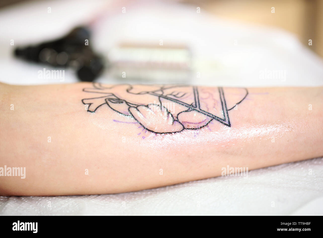 Close up tattoo master making hi-res stock photography and images - Alamy