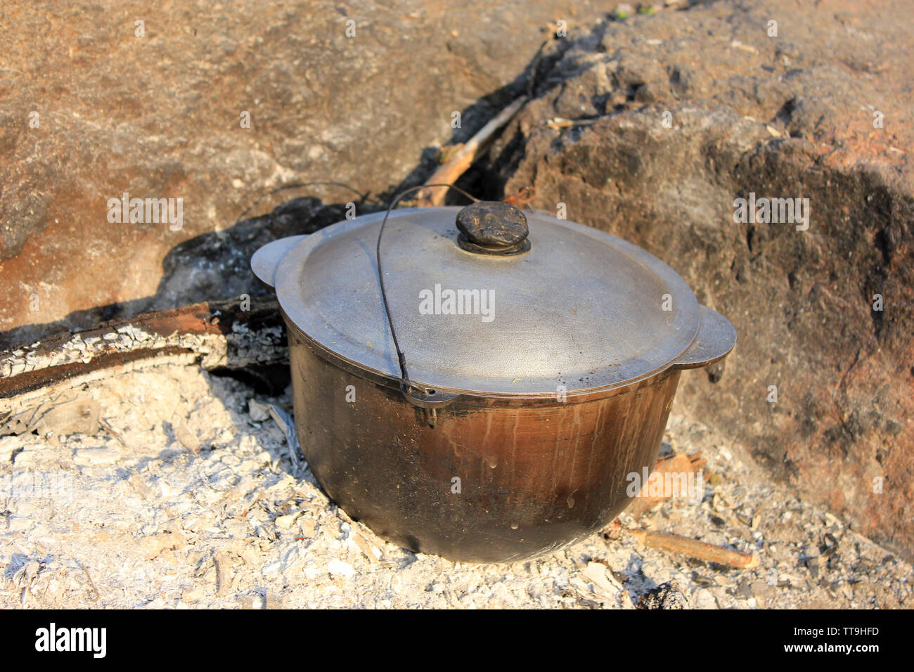 Iron cauldron with cooked food inside Stock Photo - Alamy