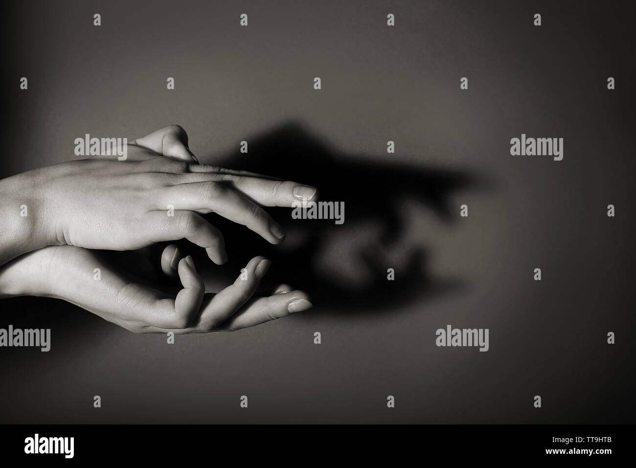 Hand shadows animals hi-res stock photography and images - Alamy