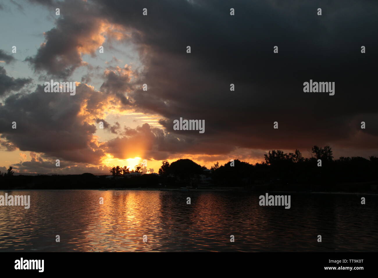 Waves in indian ocean mauritius hi-res stock photography and images - Alamy