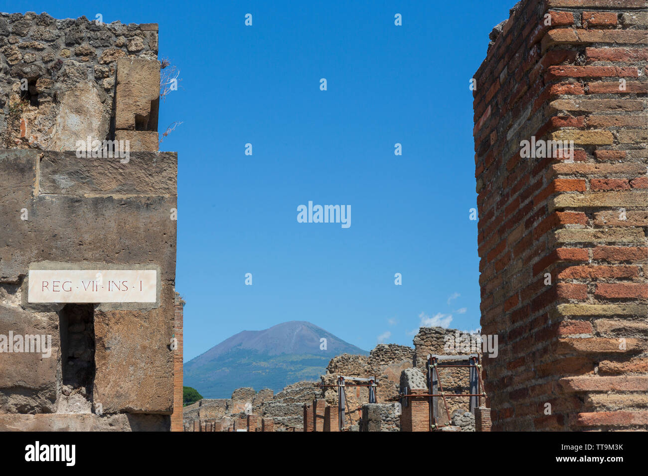 Ancient volcanoes hi-res stock photography and images - Alamy