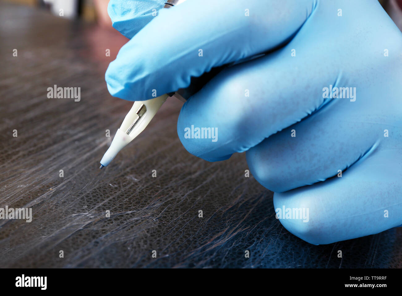 Permanent tattoo artist close up hi-res stock photography and images ...