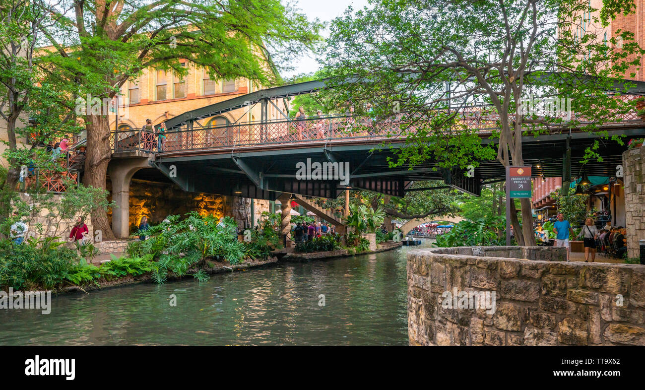 Riverwalk greenery hi-res stock photography and images - Alamy