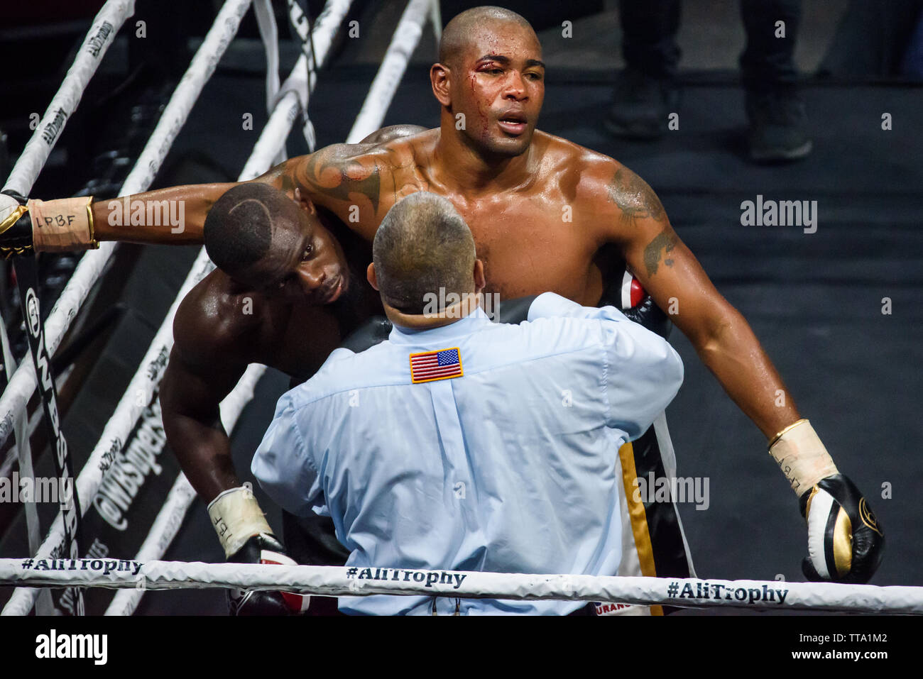 Bloody boxer boxing boxing hi-res stock photography and images - Alamy