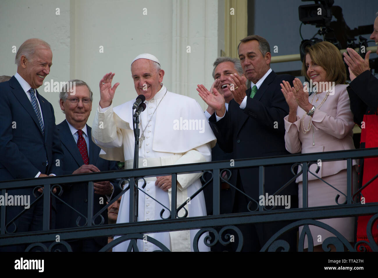 Pope francis speaking on balcony hi-res stock photography and images ...