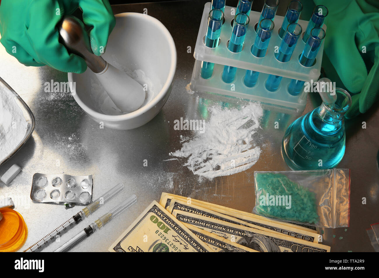 Chemist working in drug laboratory Stock Photo - Alamy