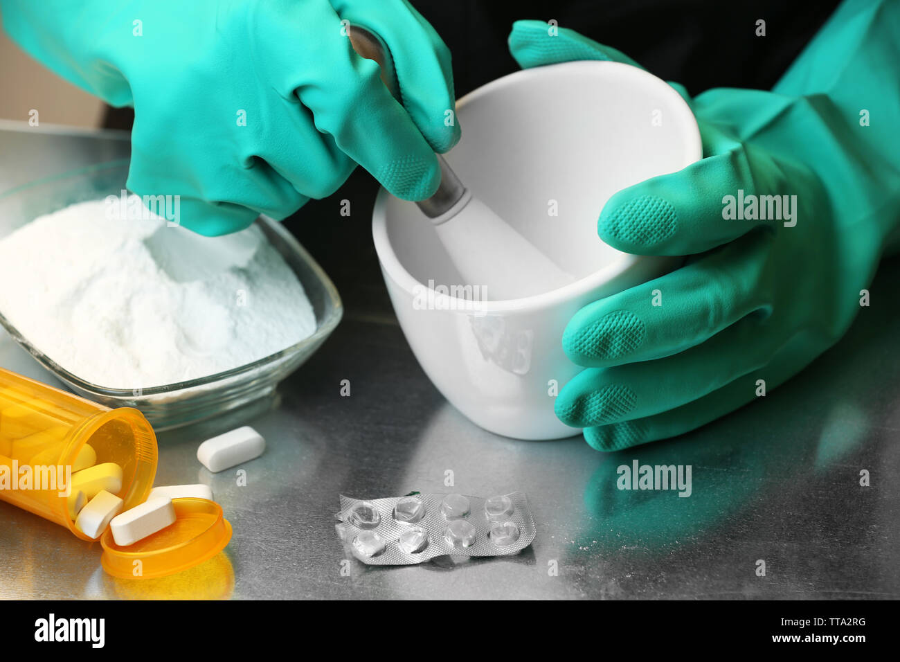 Chemist working in drug laboratory Stock Photo - Alamy