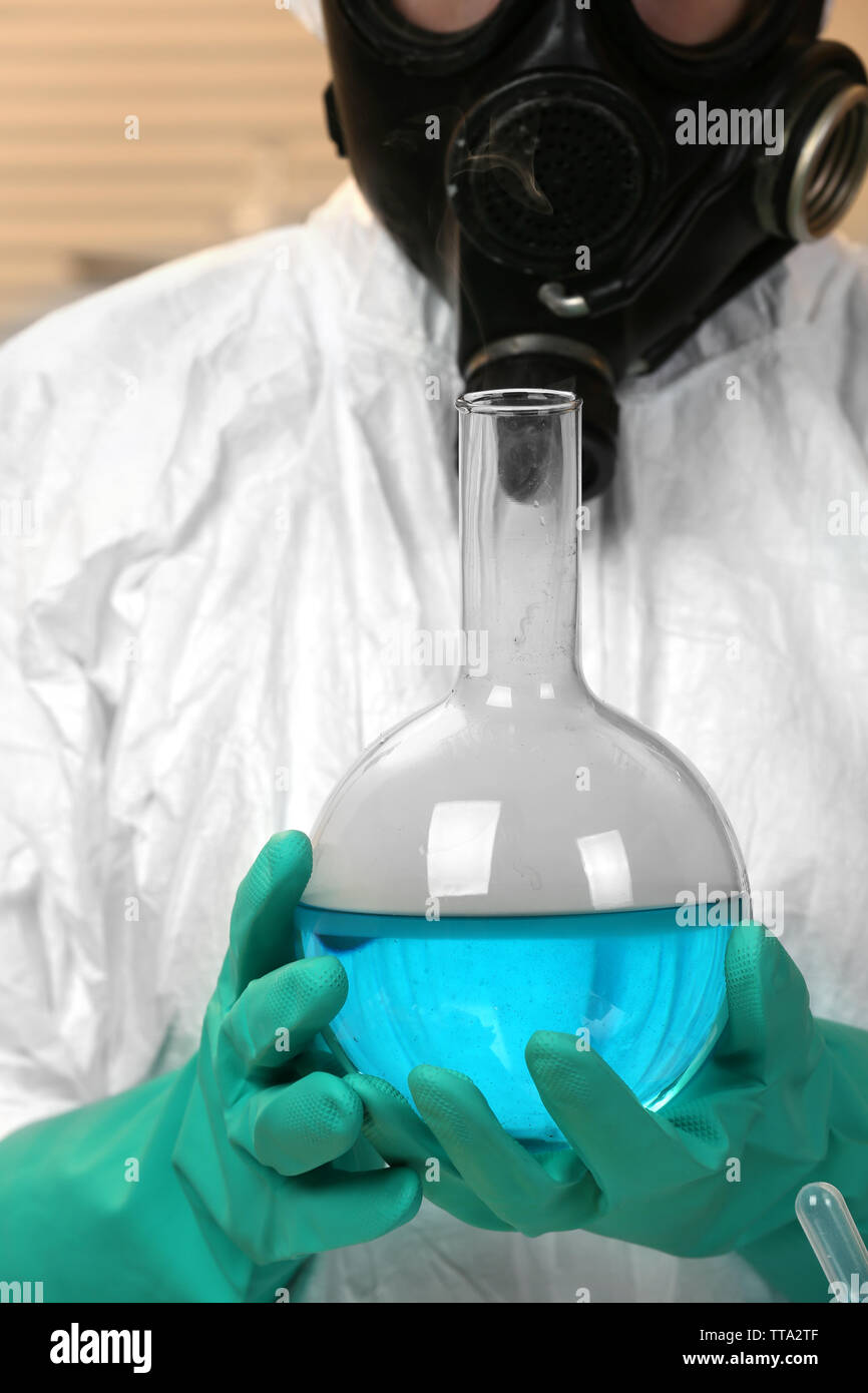 Chemist working in drug laboratory Stock Photo - Alamy