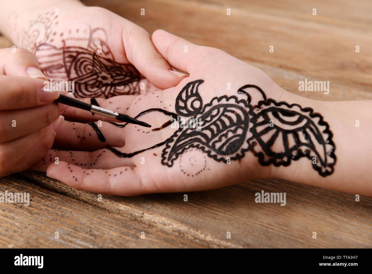 Process of applying Mehndi on female hand close up Stock Photo - Alamy