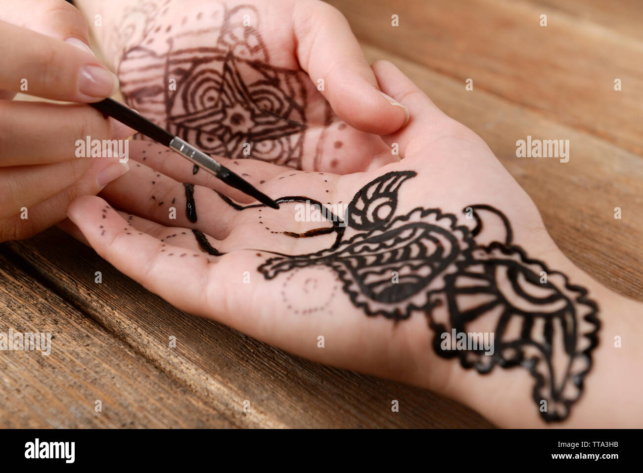 Process of applying Mehndi on female hand close up Stock Photo - Alamy
