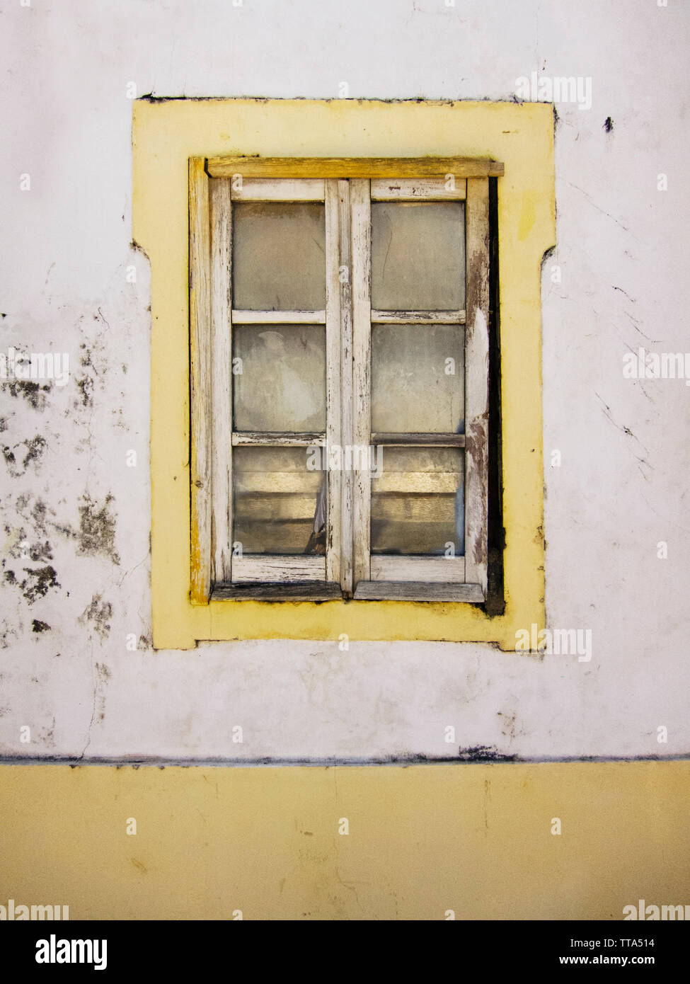 Aging yellow window in a small Portuguese town Stock Photo - Alamy