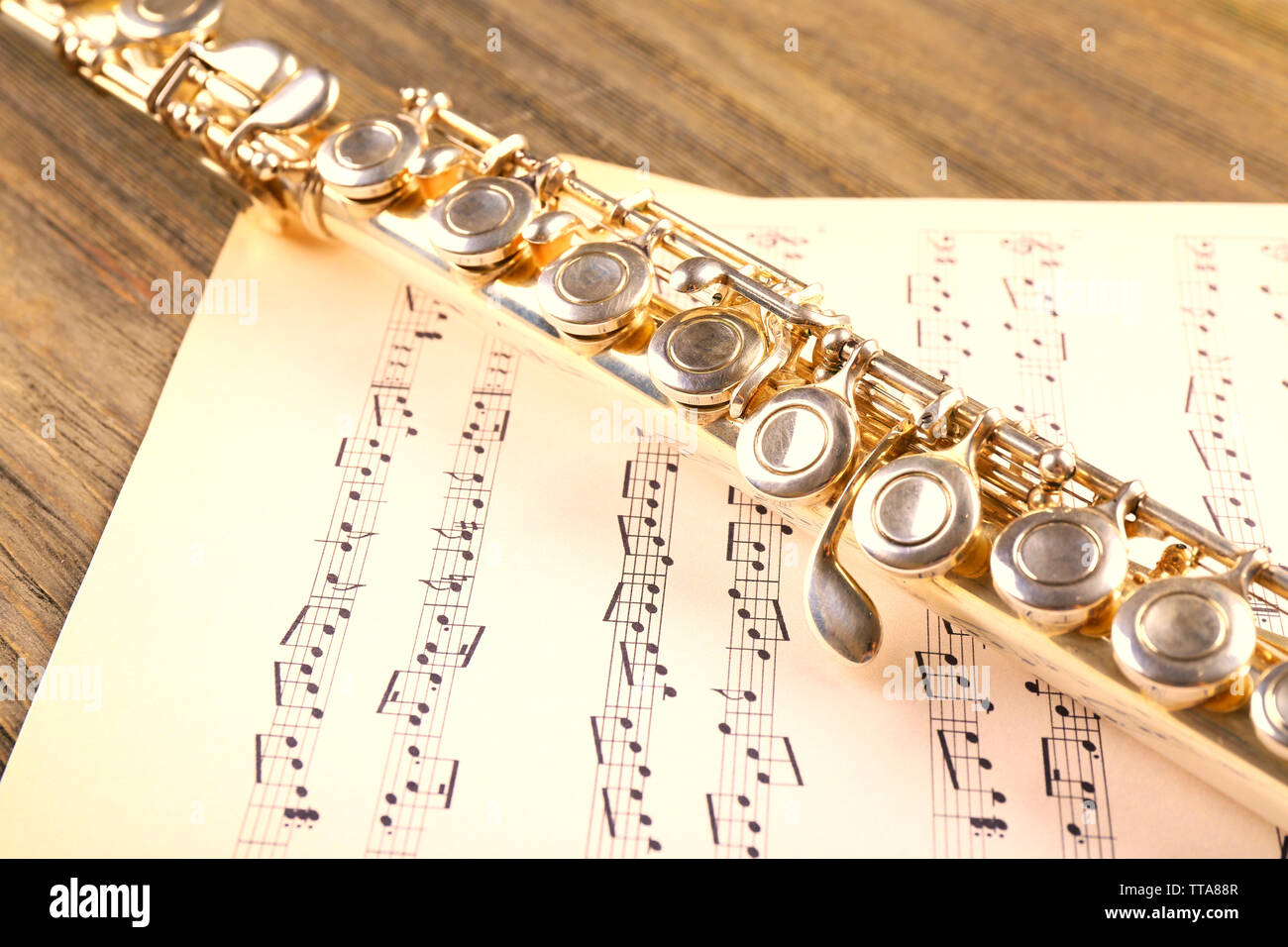 Flute on musical note sheet hi-res stock photography and images - Alamy