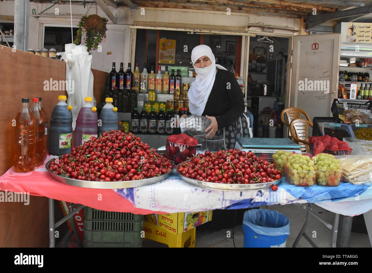 Cherry stand hi-res stock photography and images - Alamy