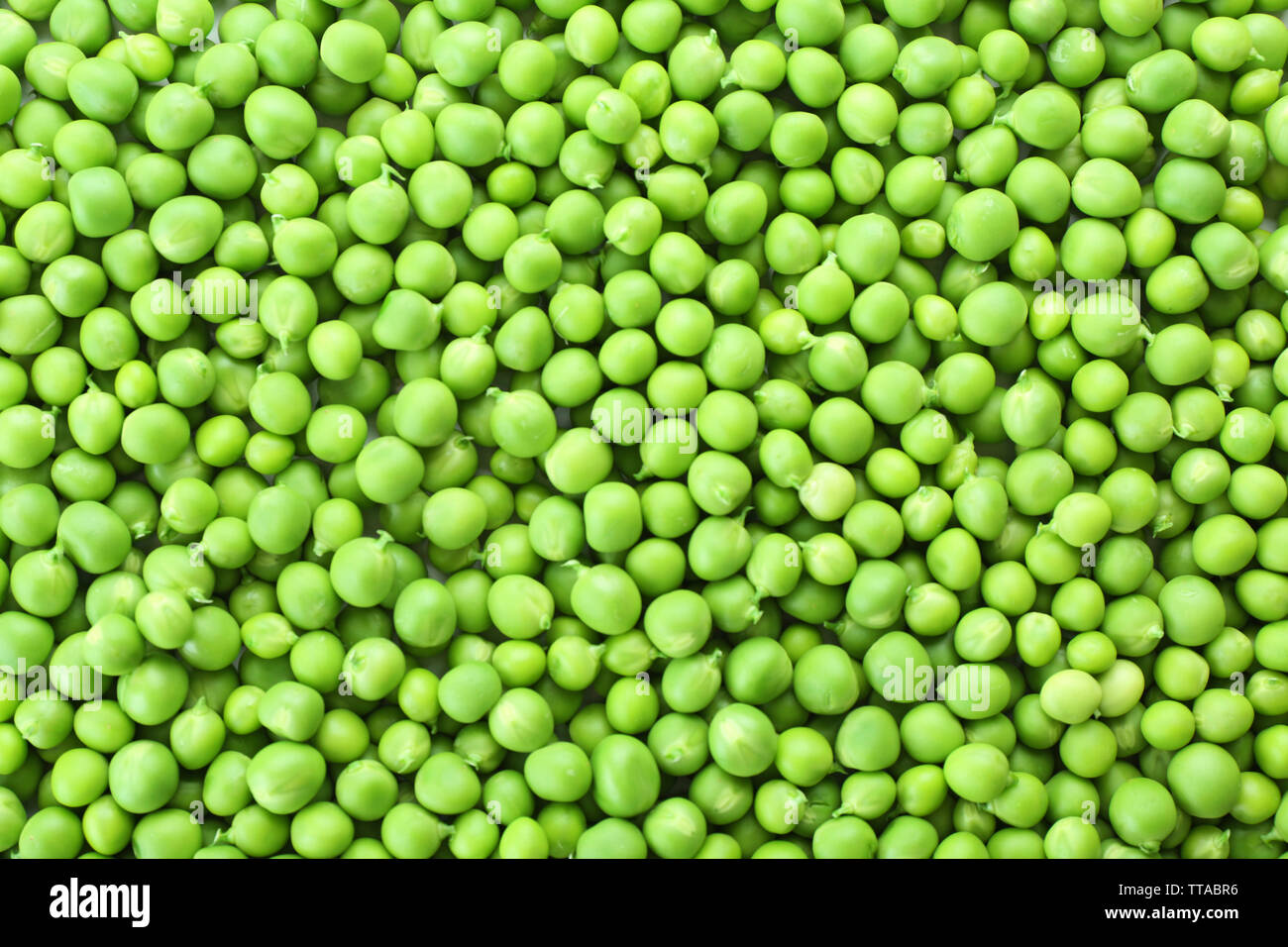 Heap of fresh green peas close up Stock Photo - Alamy