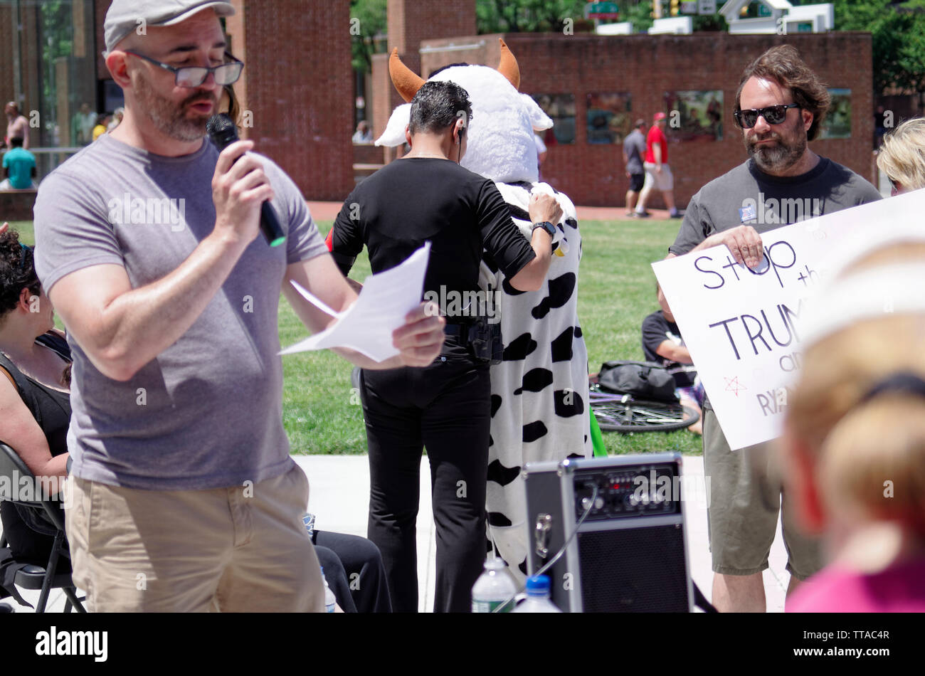 Plain clothes hi-res stock photography and images - Alamy