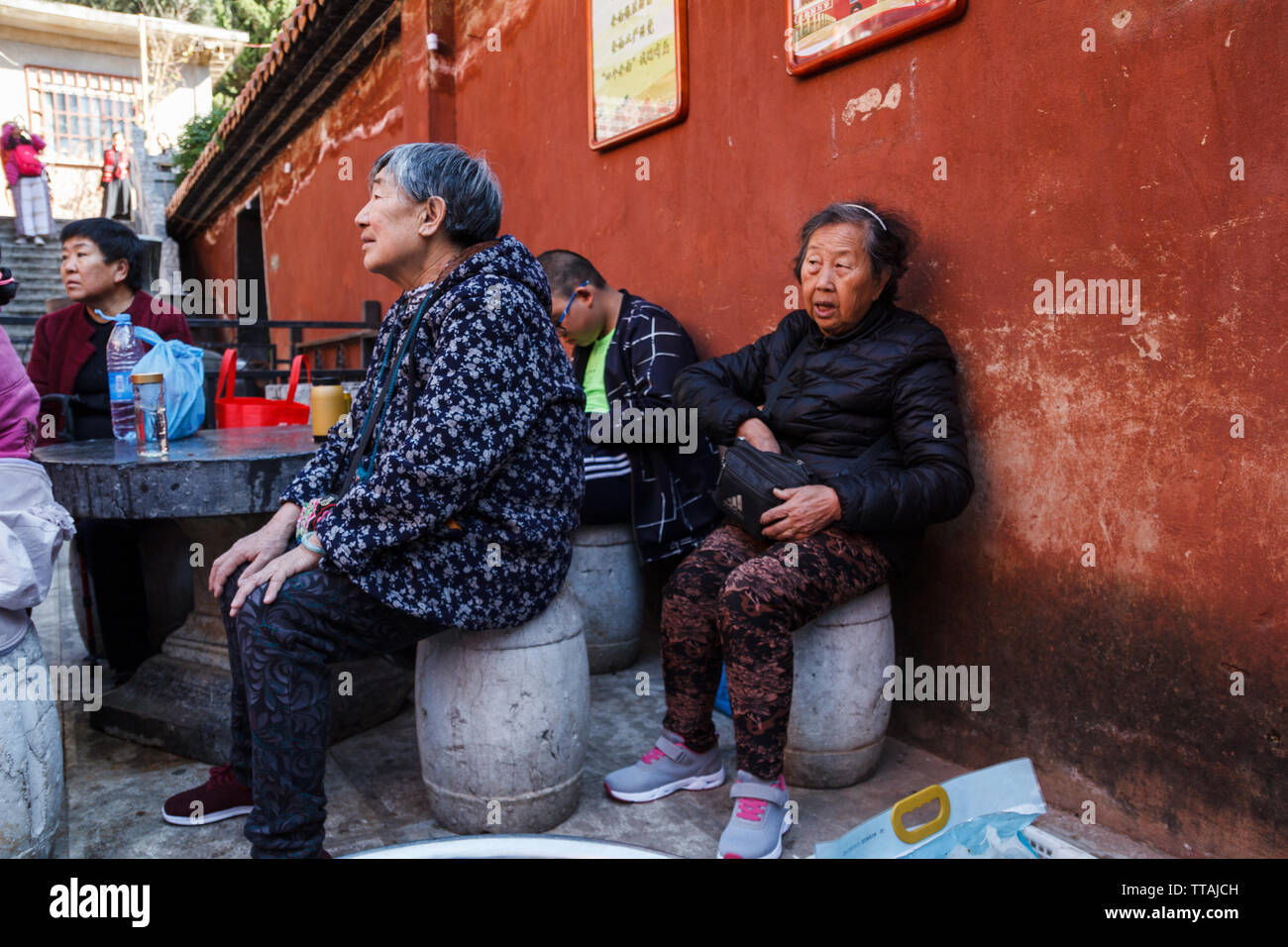 Chinese people hi-res stock photography and images - Alamy