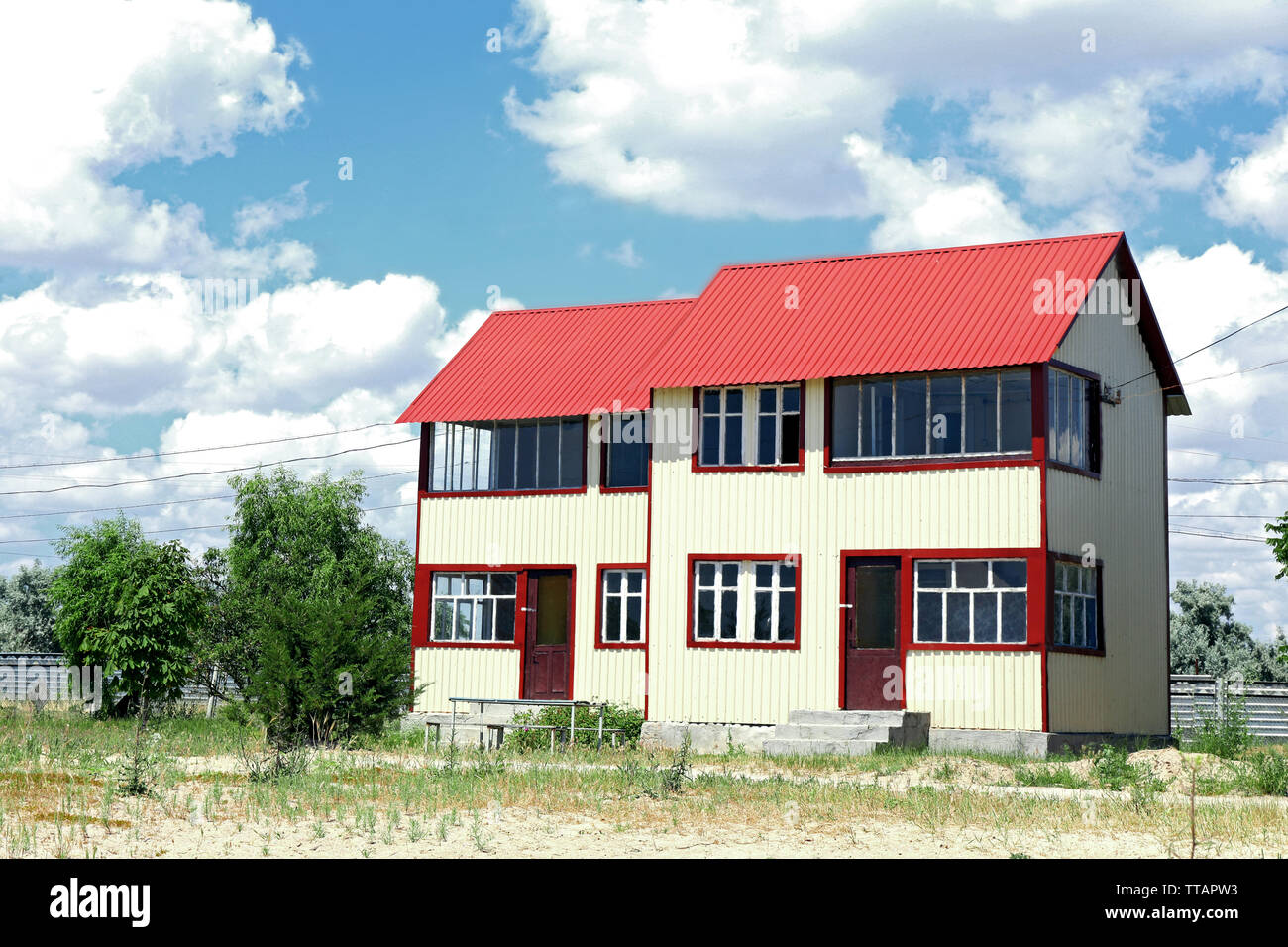 Beautiful house countryside Stock Photo - Alamy