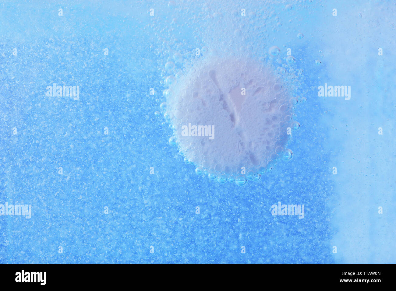 Effervescent tablet in water bubbles hi-res stock photography and ...