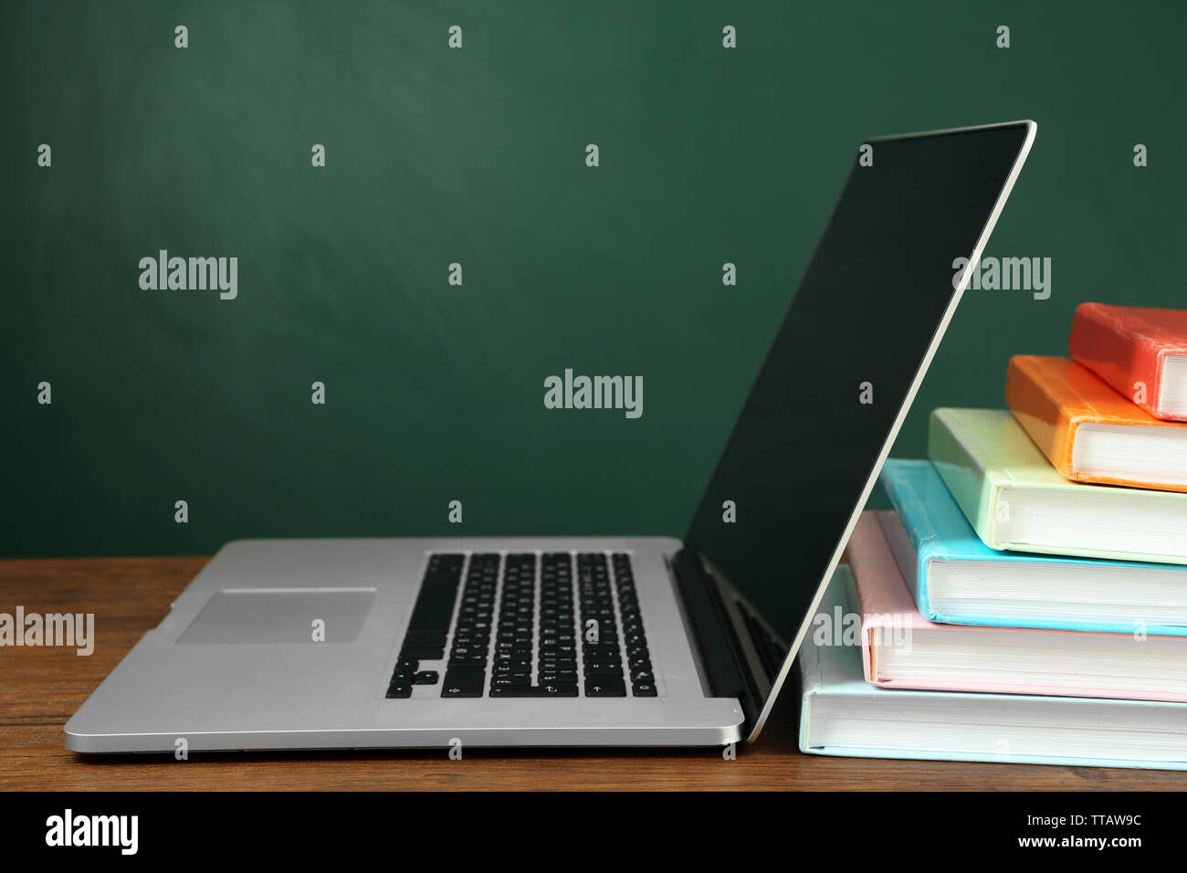 Virtual set classroom hi-res stock photography and images - Alamy
