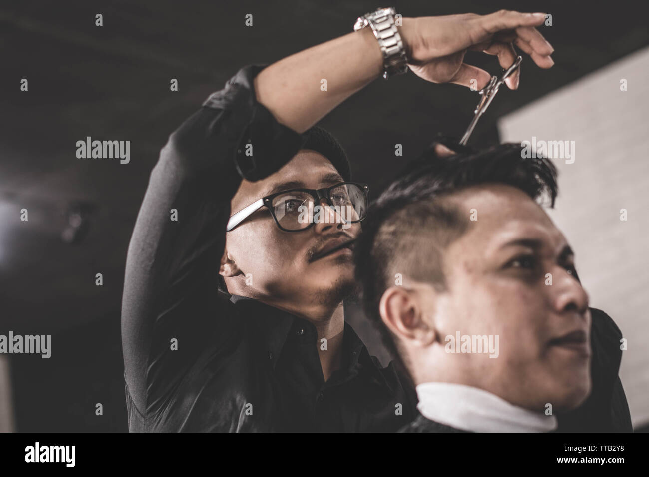 Barber comb and scissors hi-res stock photography and images - Alamy