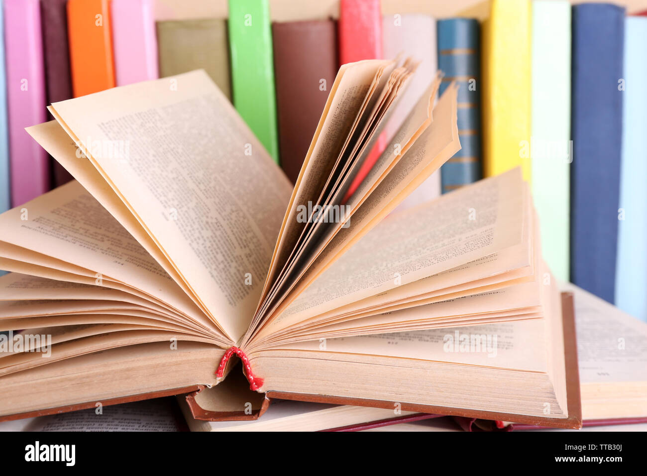 Pile of eight closed books hi-res stock photography and images - Alamy