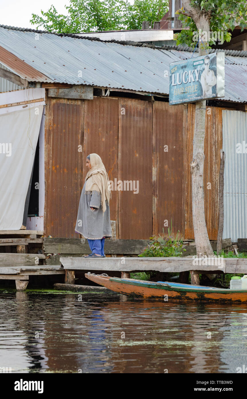 Kashmiri woman hi-res stock photography and images - Alamy