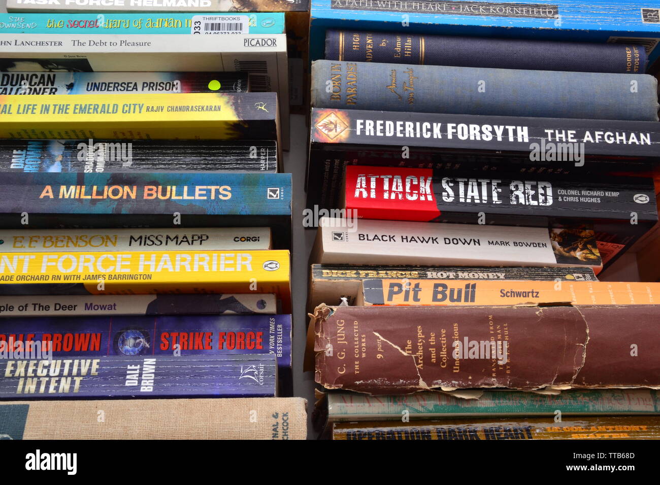 An untidy pile of books Stock Photo - Alamy