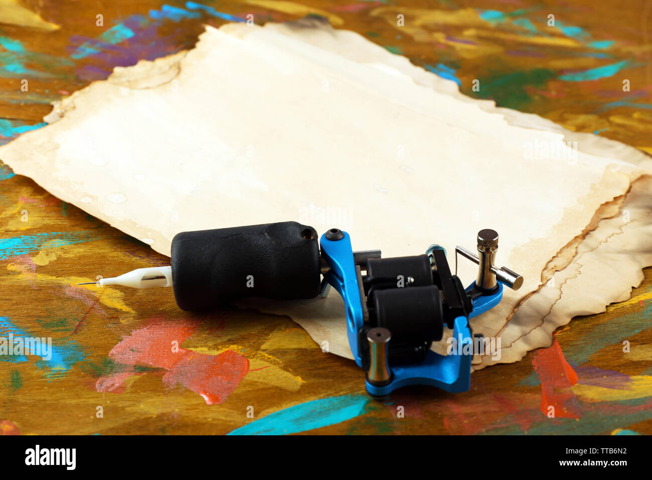 Machine for tattoo with old paper on table close up Stock Photo - Alamy