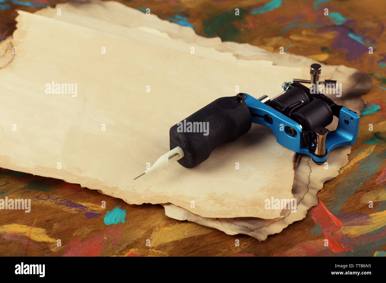 Machine for tattoo with old paper on table close up Stock Photo - Alamy