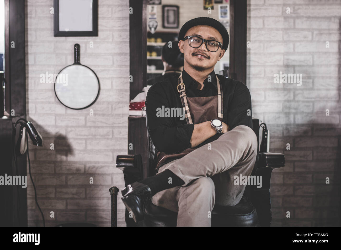 Arm facing hi-res stock photography and images - Alamy