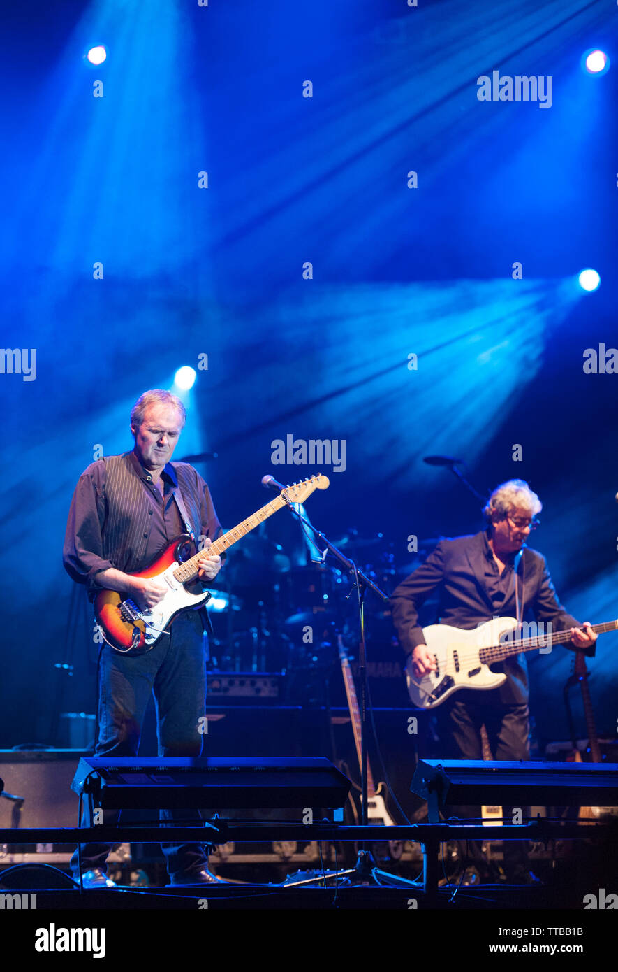 Rick Fenn and Graham Gouldman performing with 10CC at Fairport's ...