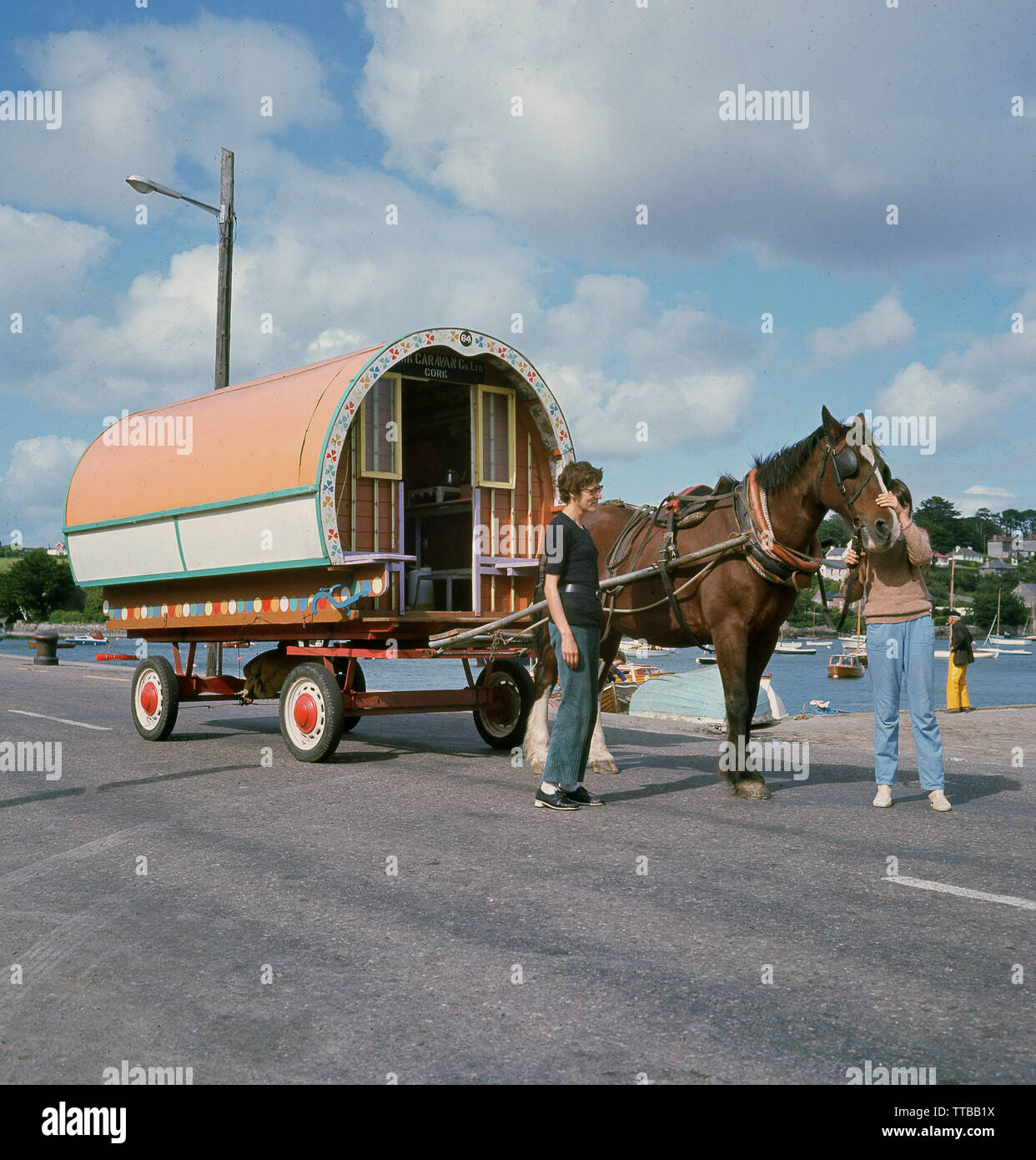 Caravan holiday 1960s hi-res stock photography and images - Alamy