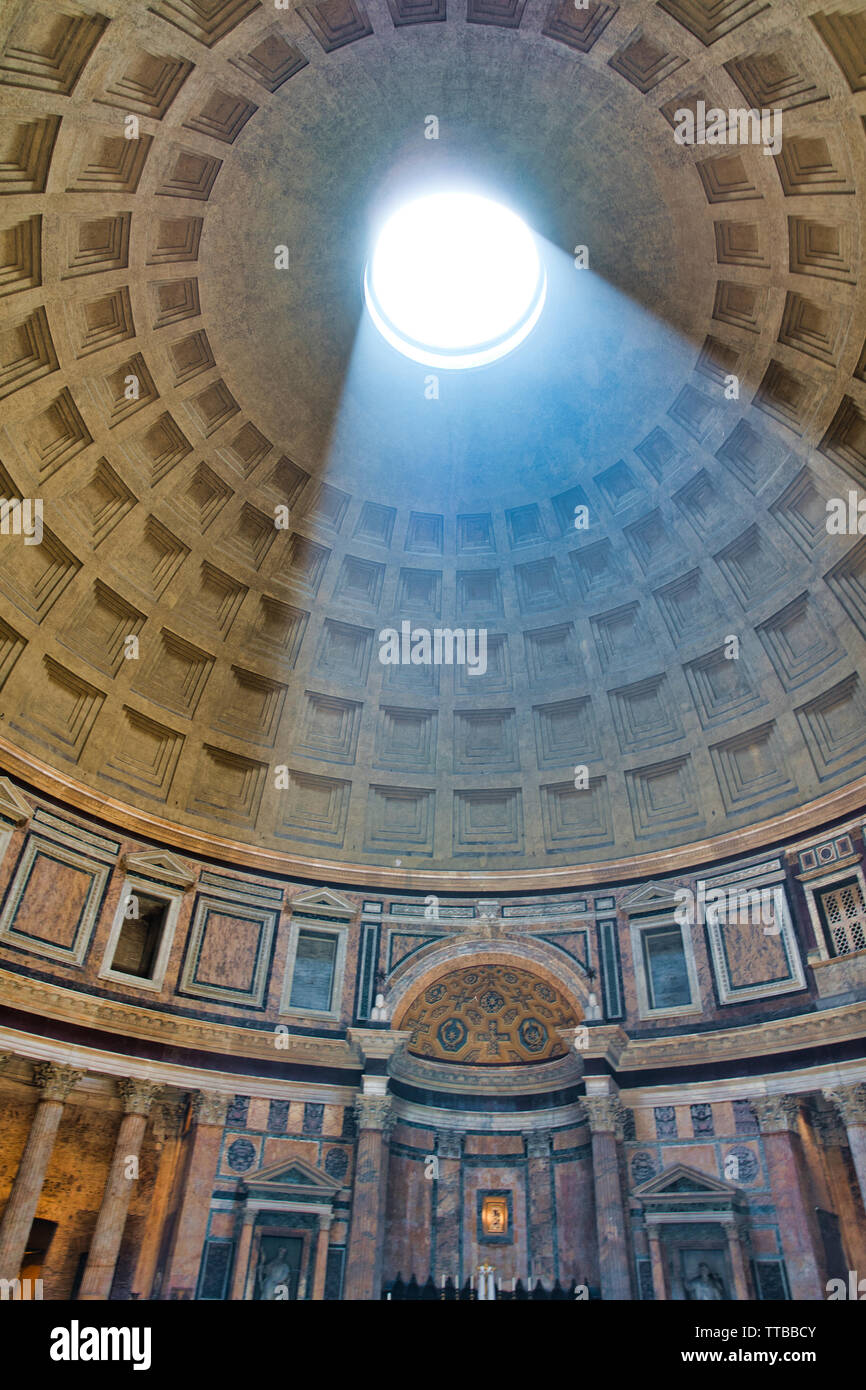 Ceiling circle open window, Pantheon in Rome, Italy Stock Photo - Alamy