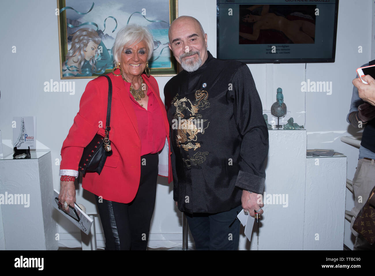 Opening of the exhibition of Italian artists entitled "Paris ArtExpo ...