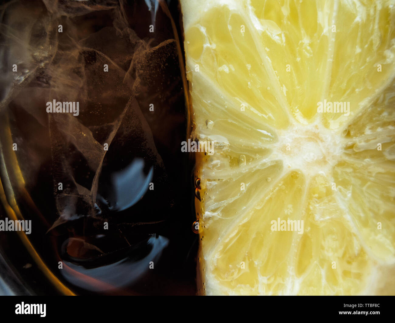 a glass of cola with ice and lemon Stock Photo - Alamy