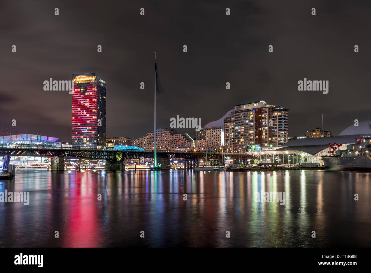 Beautiful night view of the famous Darling Harbor, Sydney, Australia ...