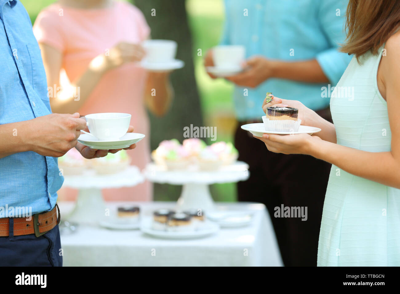 Coffee and lunch break in office garden Stock Photo - Alamy