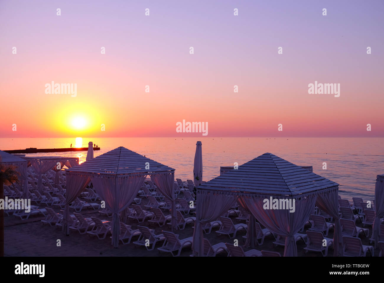 View of beautiful sunrise on the beach Stock Photo - Alamy