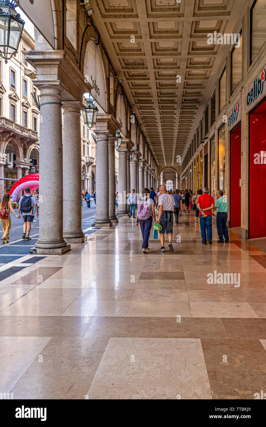 Via roma arcade hi-res stock photography and images - Alamy