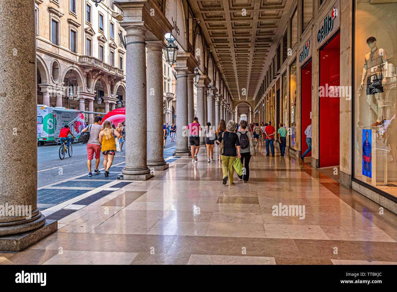 Via roma arcade hi-res stock photography and images - Alamy