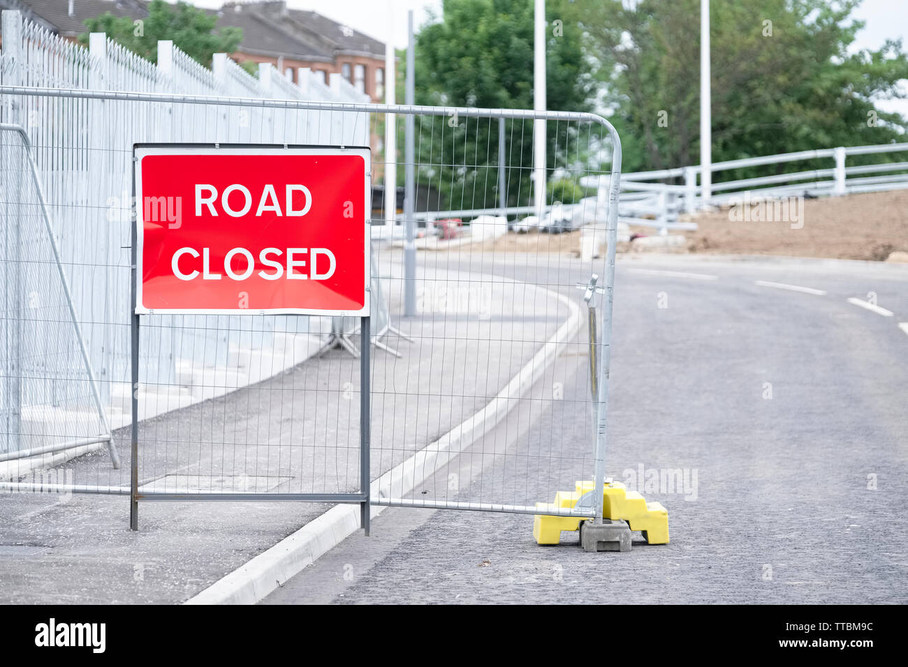 Local traffic only sign hi-res stock photography and images - Alamy