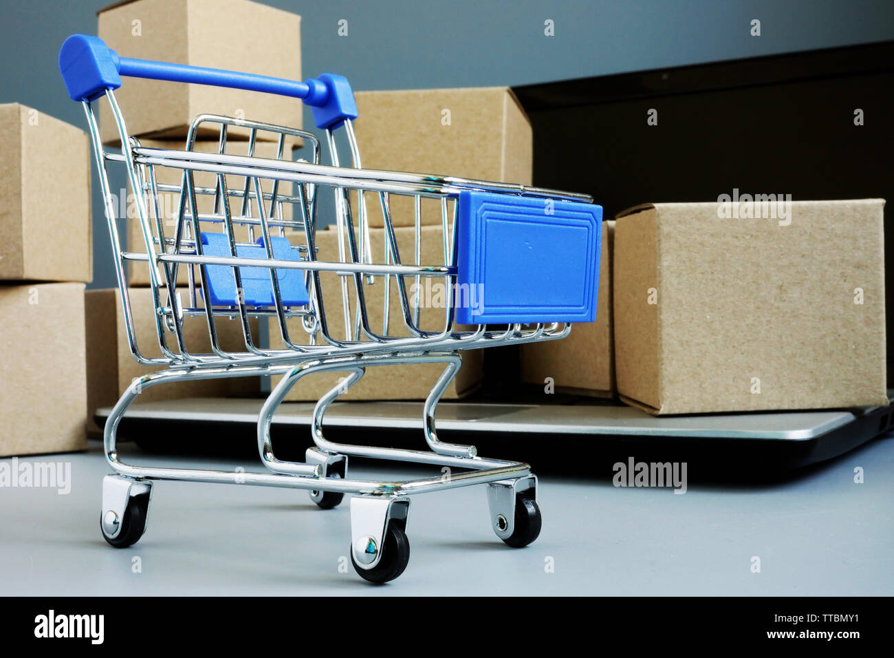 Delivery shop hi-res stock photography and images - Alamy