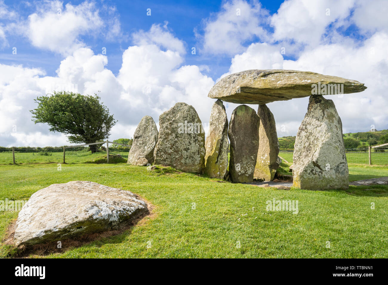Neolithic burial monuments hi-res stock photography and images - Alamy