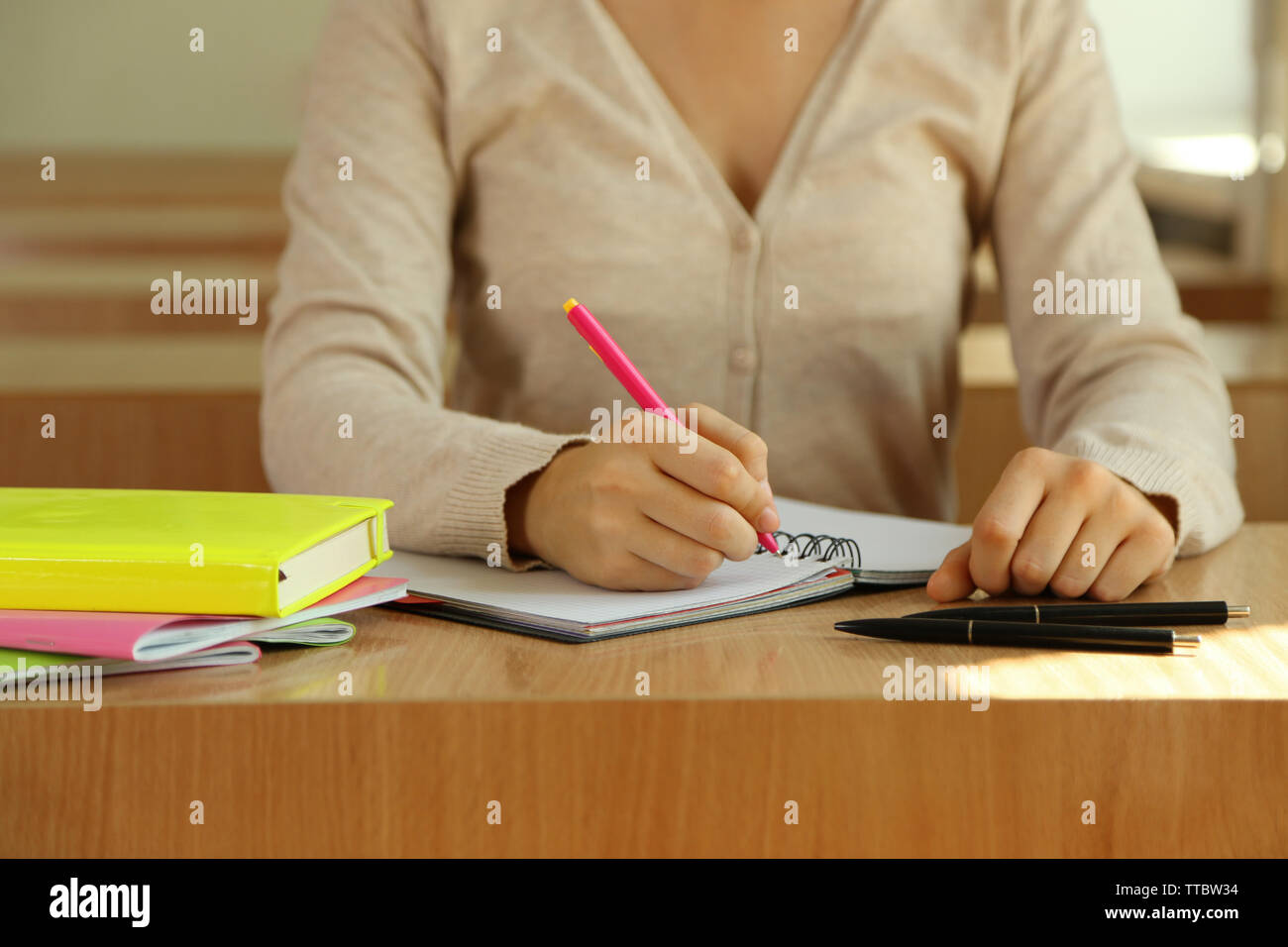 Hand reading notebook paperwork hi-res stock photography and images - Alamy