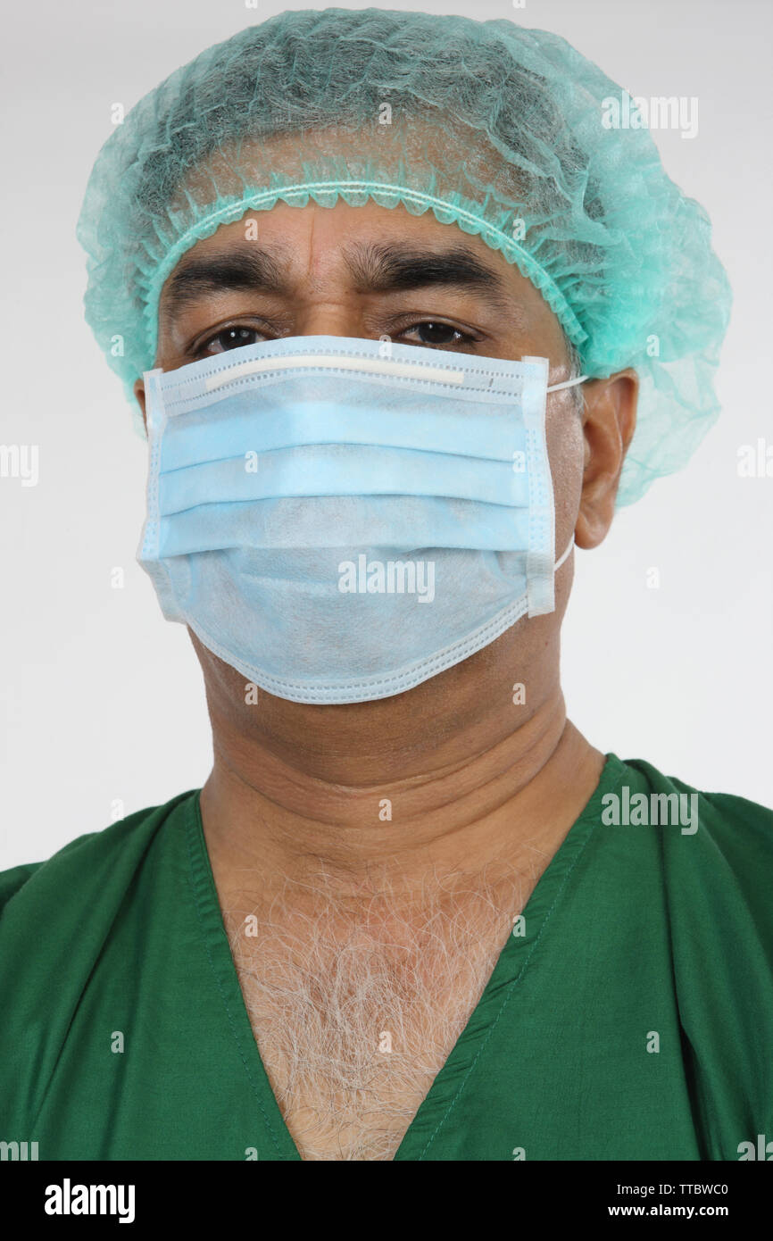 Portrait of a male surgeon Stock Photo - Alamy