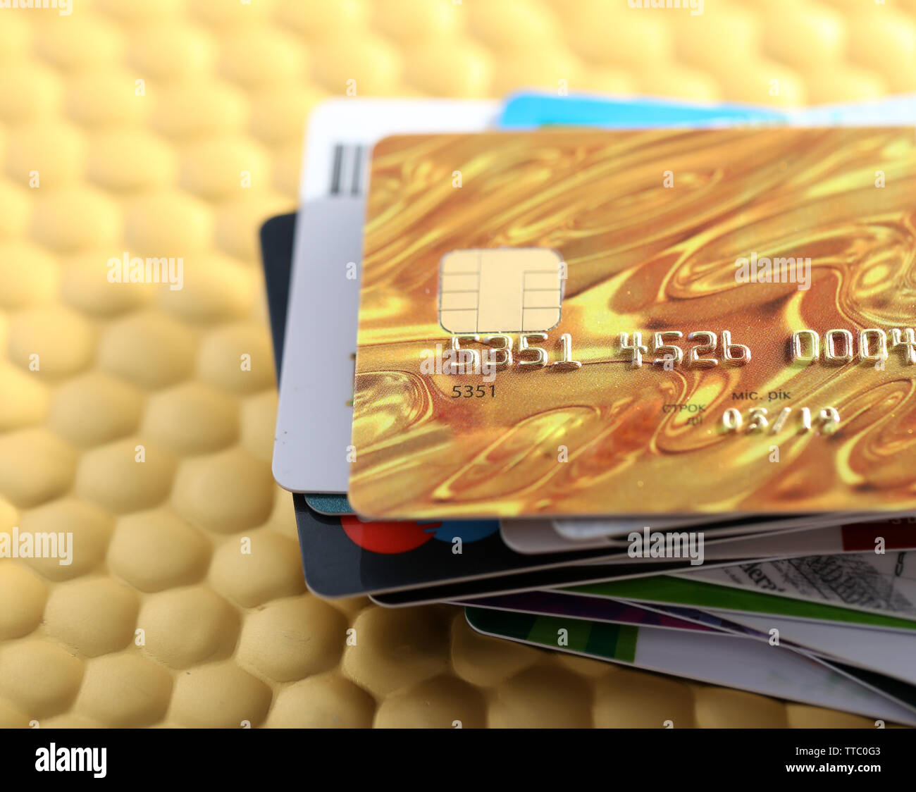 Many golden credit cards hi-res stock photography and images - Alamy