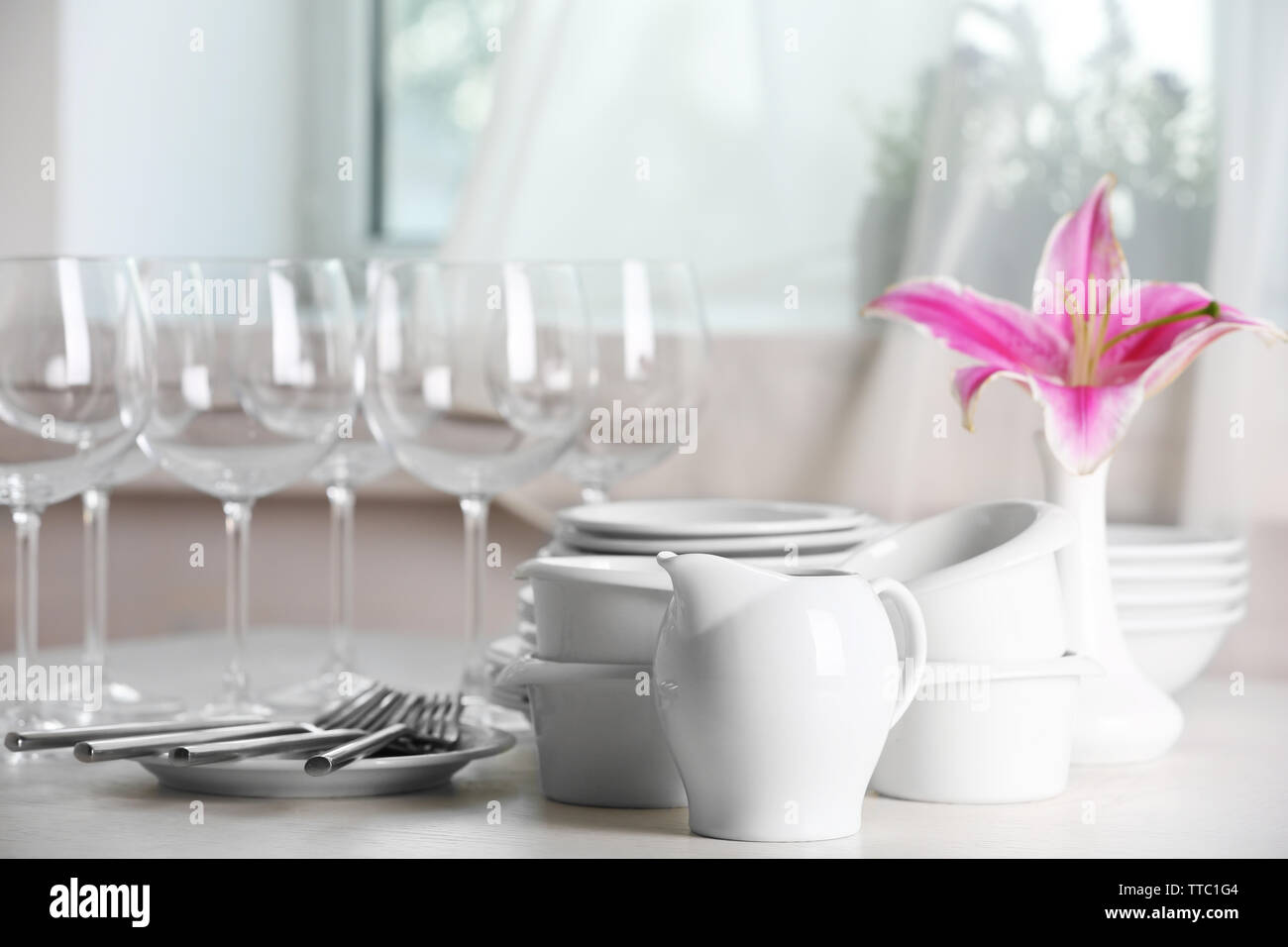 Clean dishes on the table Stock Photo - Alamy