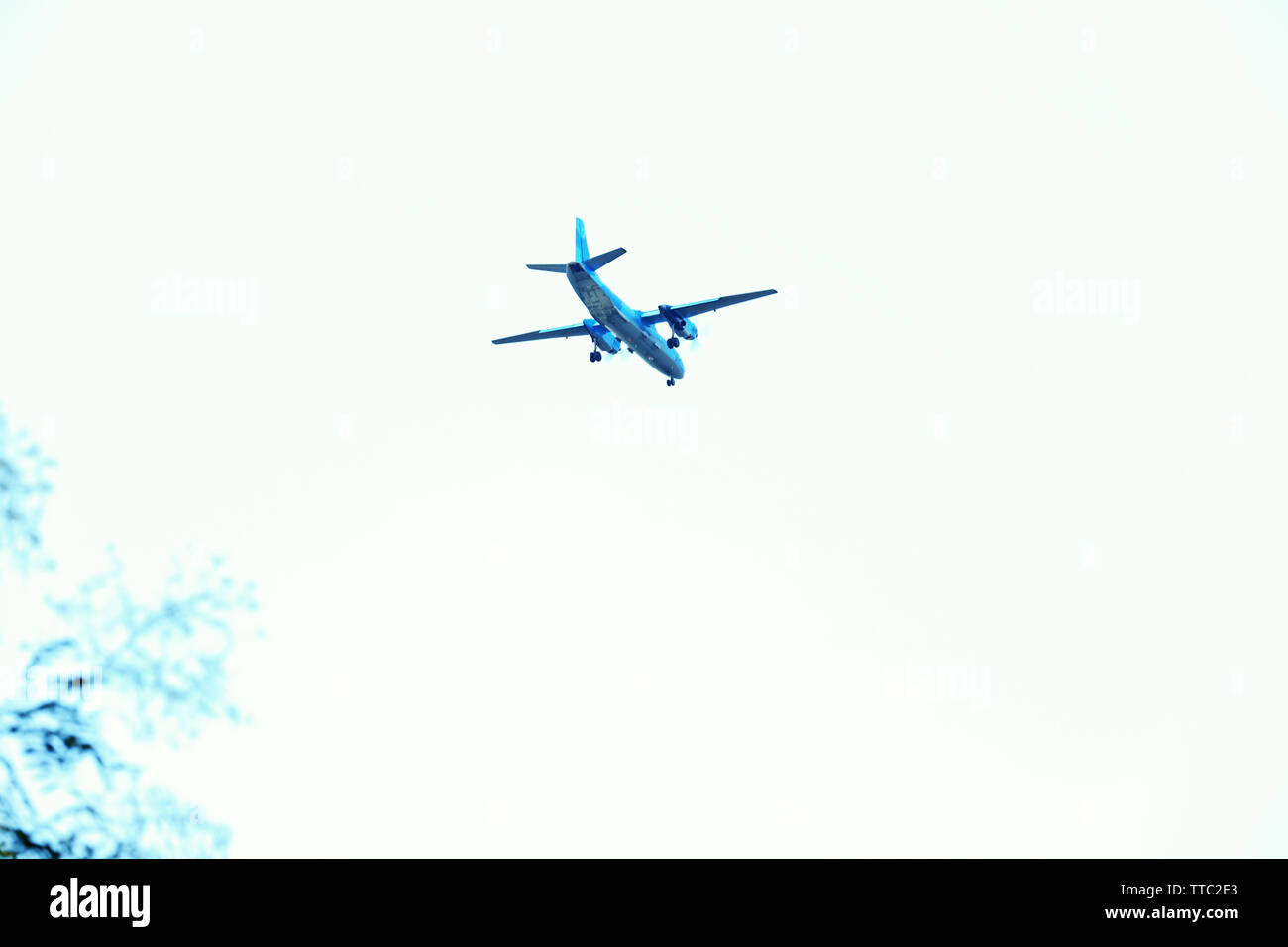 Grey airplane hi-res stock photography and images - Alamy