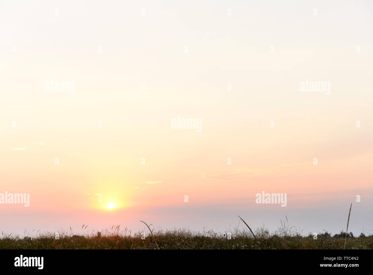 Sky background at sunset in the country Stock Photo - Alamy